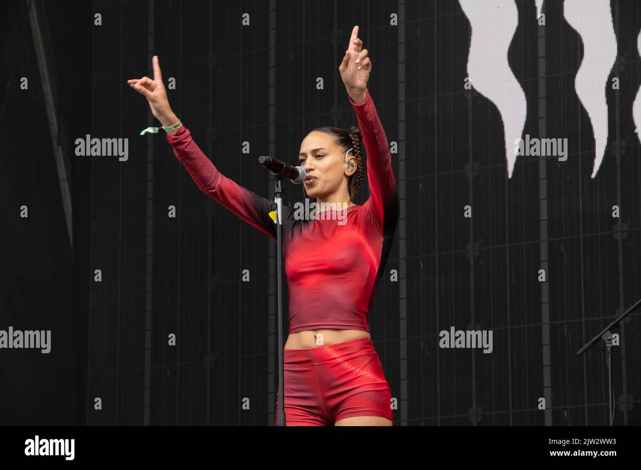 Female singer with red hair hi-res stock photography and images - Alamy