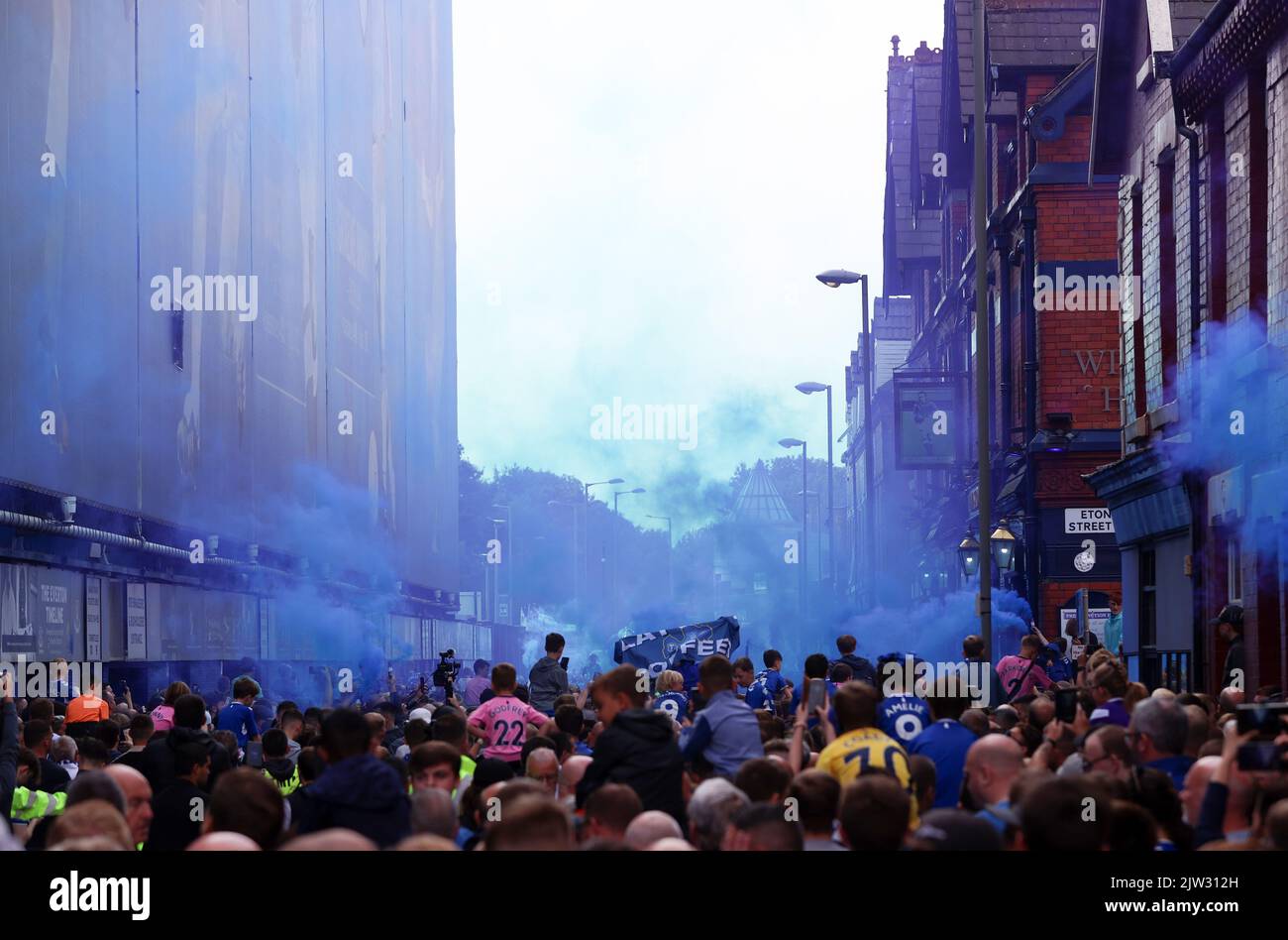 Football team buses hi-res stock photography and images - Alamy