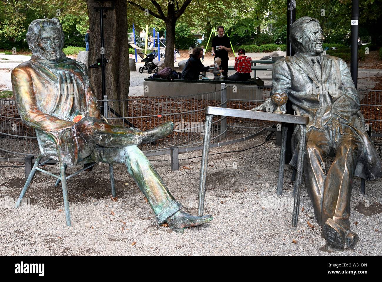 Munich, Germany. 03rd Sep, 2022. The sculpture of actor Helmut Dietl (l ...