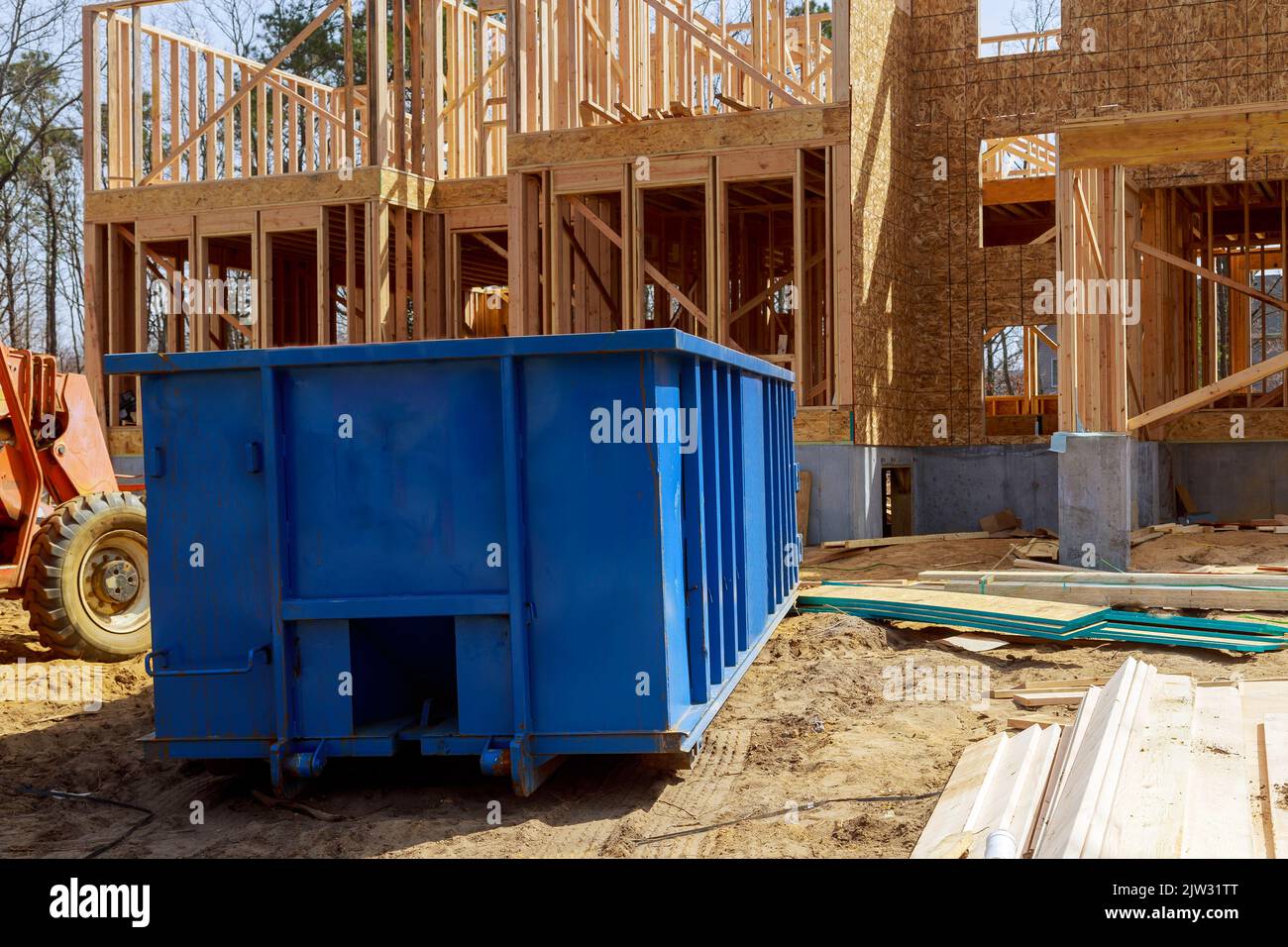 Dumpster loading hi-res stock photography and images - Alamy