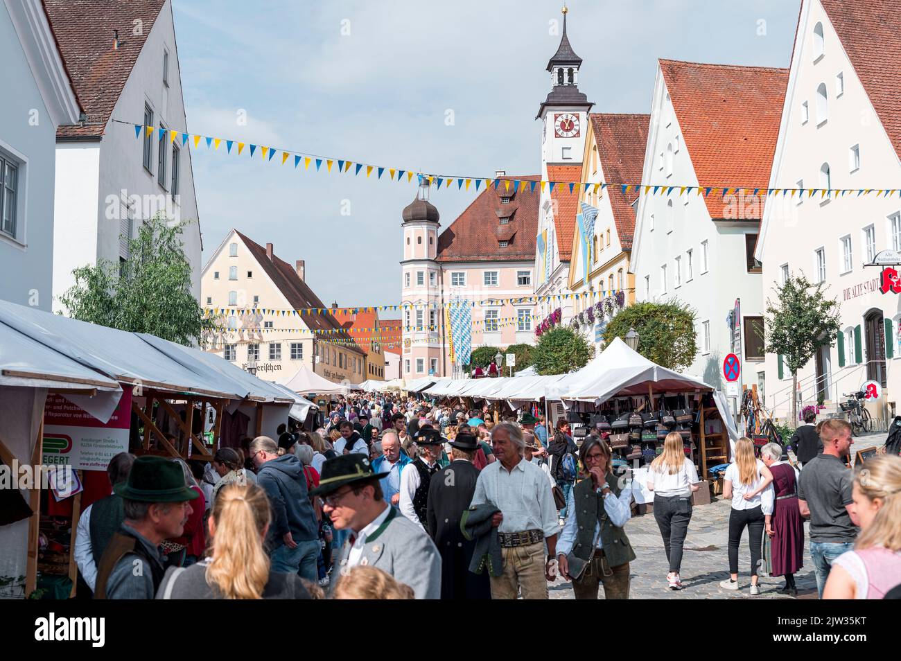 Greding, Germany. 03rd Sep, 2022. Visitors are on the move in the ...