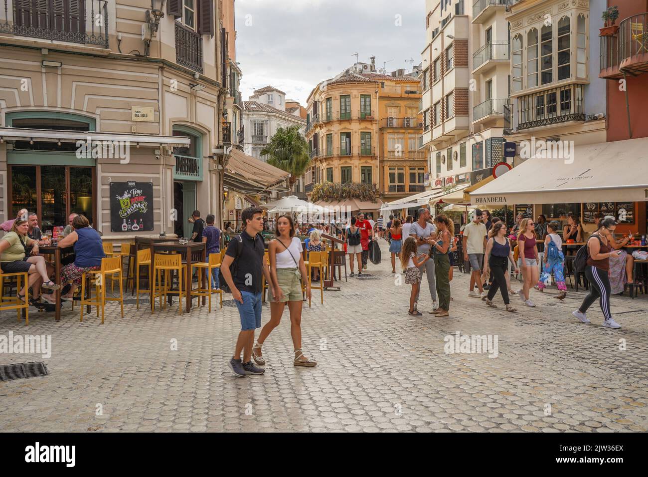 Spain busy street hi-res stock photography and images - Alamy