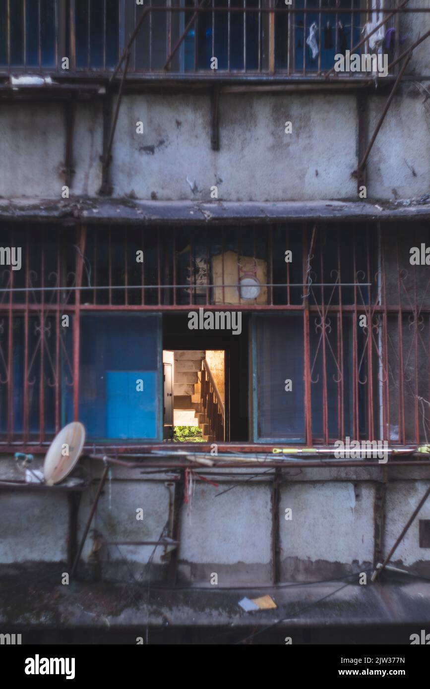 Old apartment exterior poor hi-res stock photography and images - Alamy