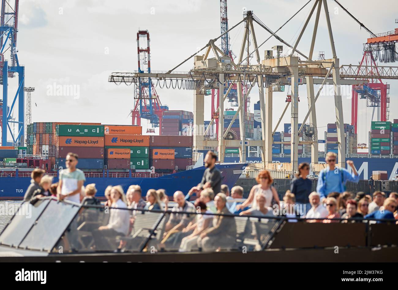 03 September 2022, Hamburg: People enjoy the sun and the view of the ...