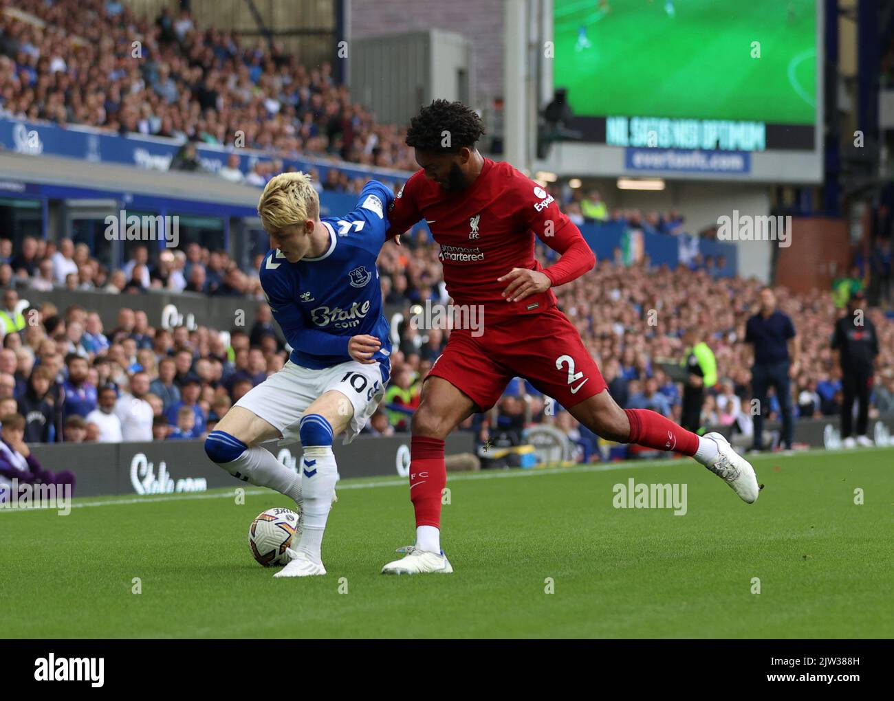 Joe gomez everton 2022 hi-res stock photography and images - Alamy