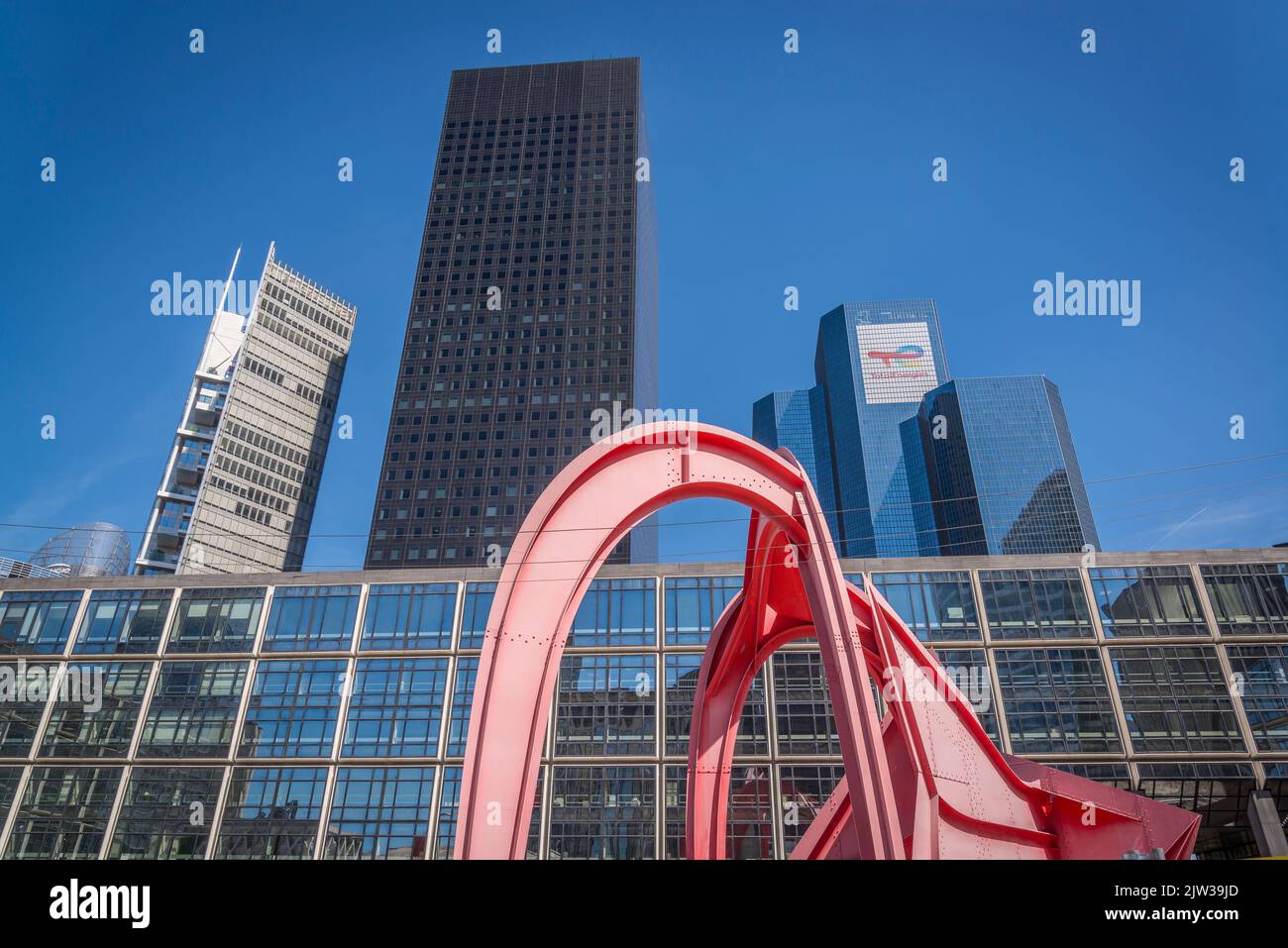 Alexander Calder's 'Red Spider' sculpture, La Defense, a major business ...