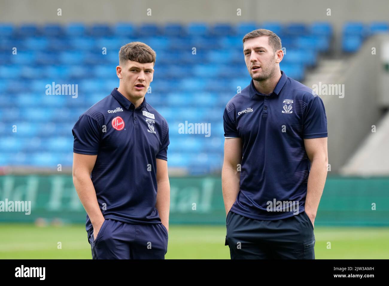 Josh Thewlis #22 and , Jake Wardle of Warrington Wolves inspect the ...