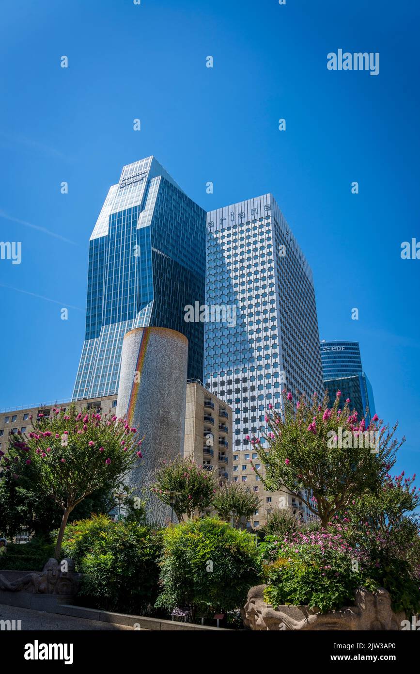 Green space in central Axe of La Defense and Tour Majunga, a major ...