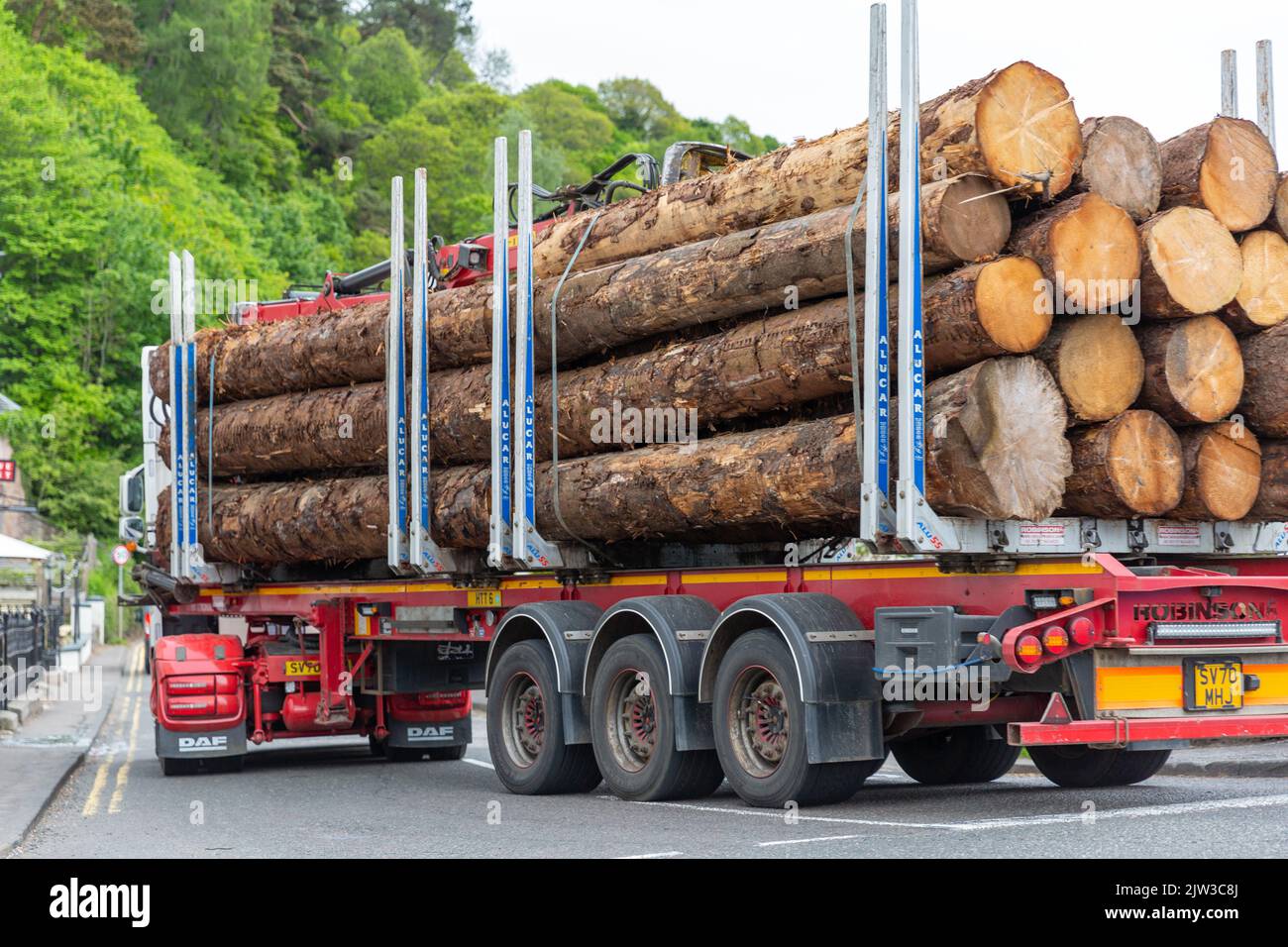 Horizontal logging truck hi-res stock photography and images - Alamy