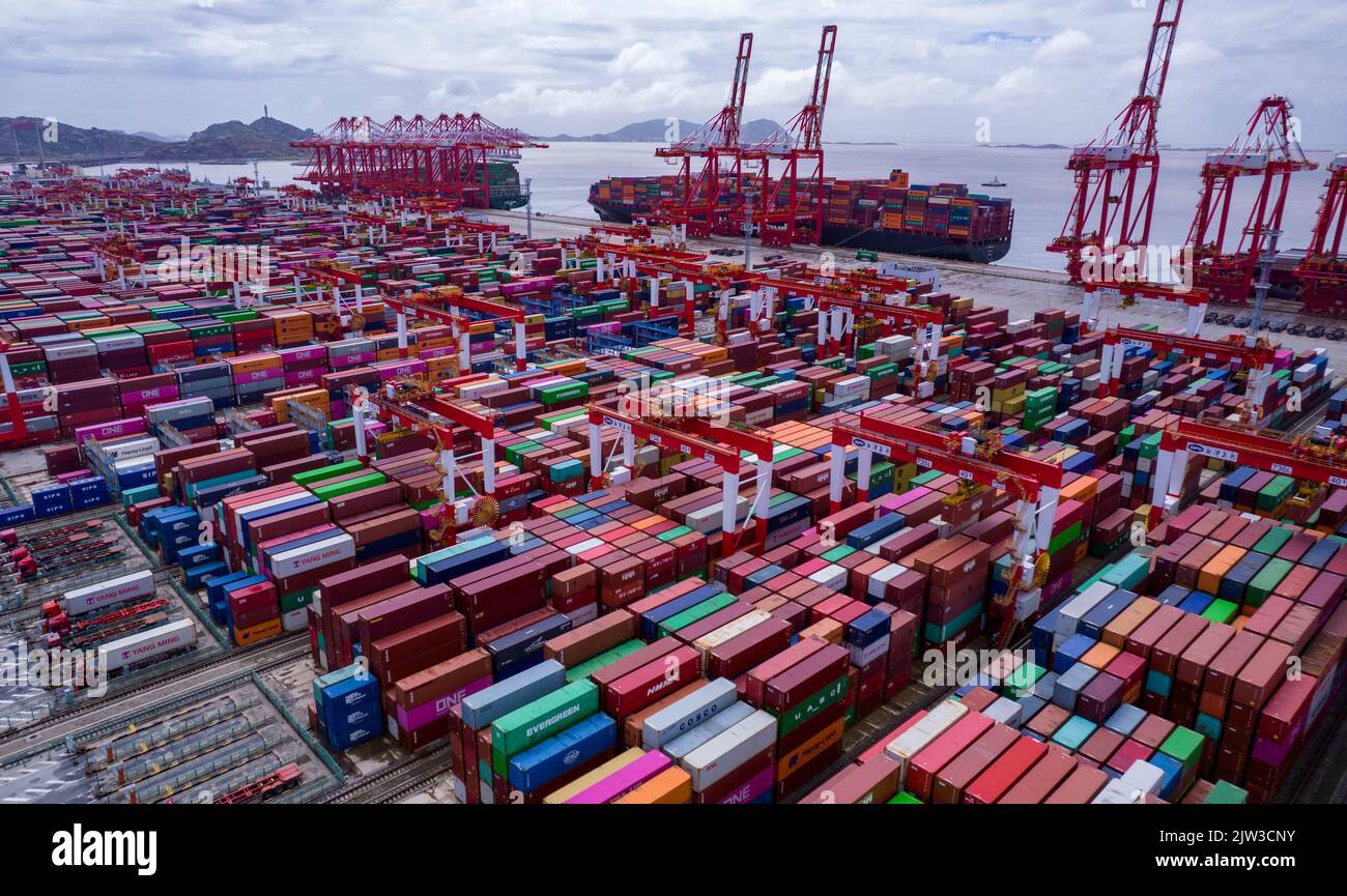 SHANGHAI, CHINA - SEPTEMBER 3, 2022 - Multiple container ships perform intensive loading and ...