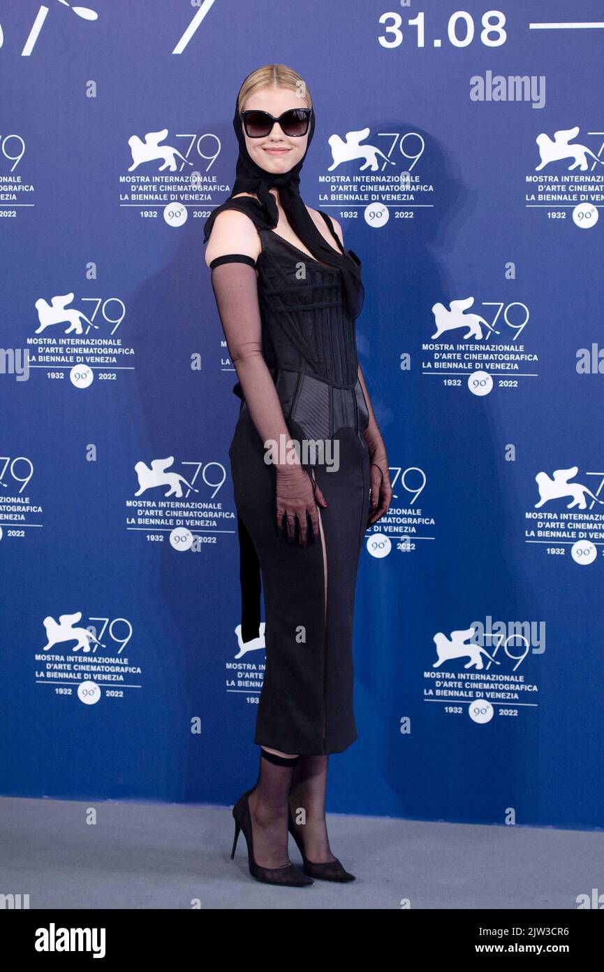 Pearl mia goth hi-res stock photography and images - Alamy