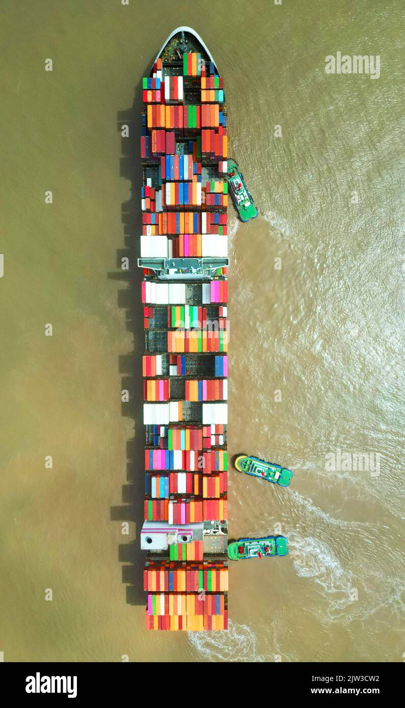 SHANGHAI, CHINA - SEPTEMBER 3, 2022 - A container ship docks slowly to ...