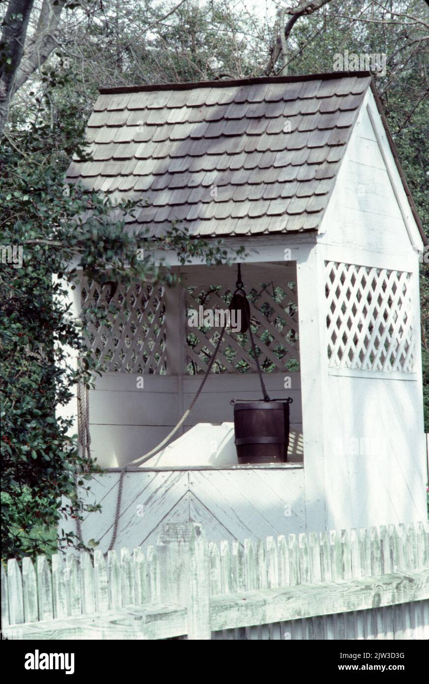 Williamsburg, VA. U.S.A. 9/1987. Water well Stock Photo - Alamy
