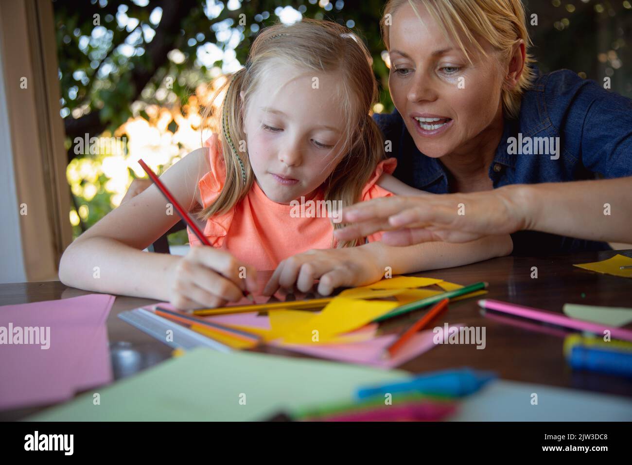 Mother daughter child drawing hi-res stock photography and images - Alamy