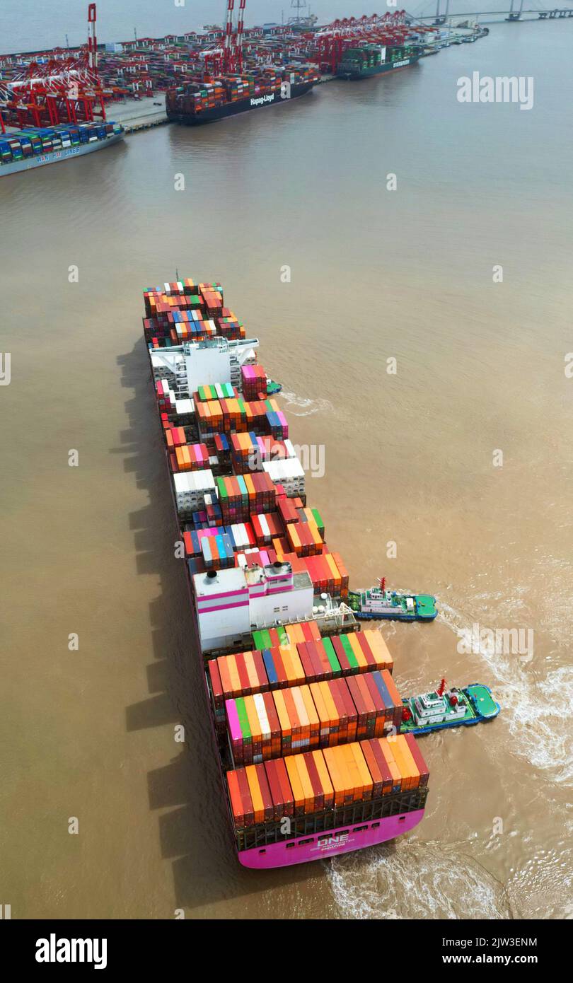 SHANGHAI, CHINA - SEPTEMBER 3, 2022 - A container ship docks slowly to ...