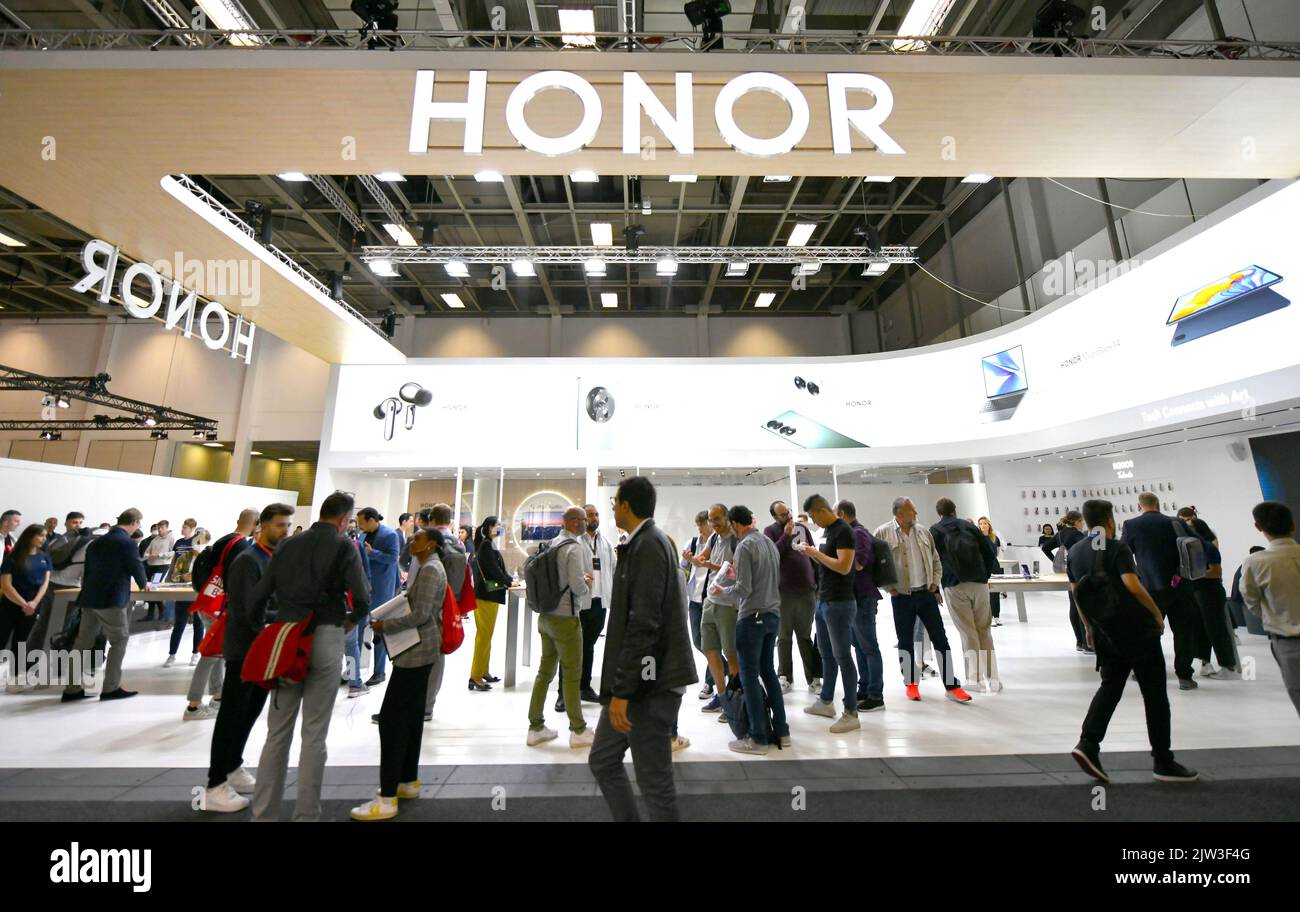 Berlin, Germany. 2nd Sep, 2022. People visit the booth of Chinese tech ...