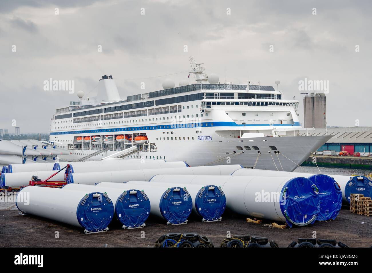 Refugee ship scotland hi-res stock photography and images - Alamy