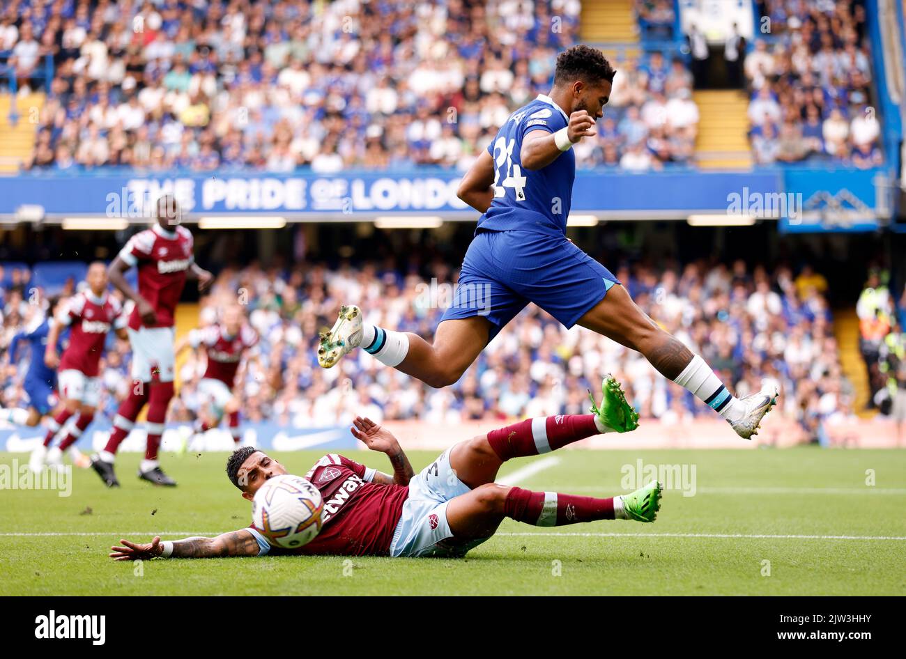 Emerson palmieri chelsea 2022 hi-res stock photography and images - Alamy