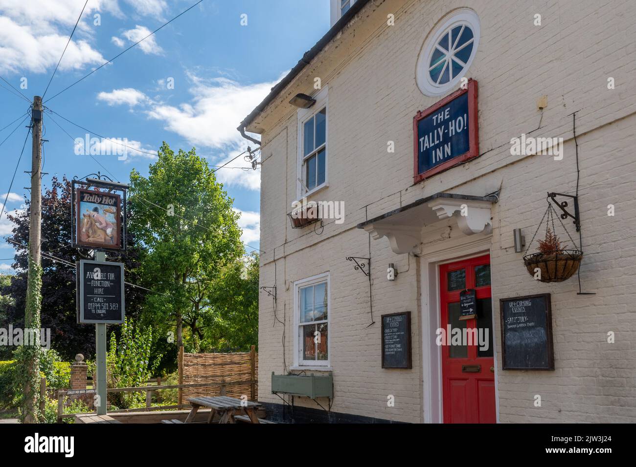 The Tally-Ho! Inn in Broughton village in Hampshire, England, UK Stock ...