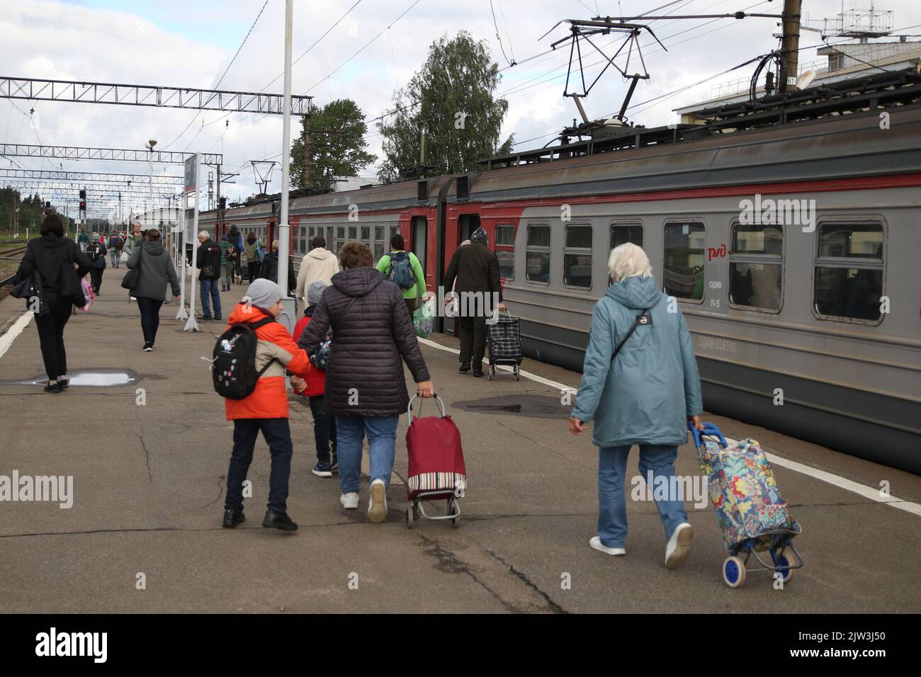 Passengers board off a Russian Railways train at the Sosnovo railway ...