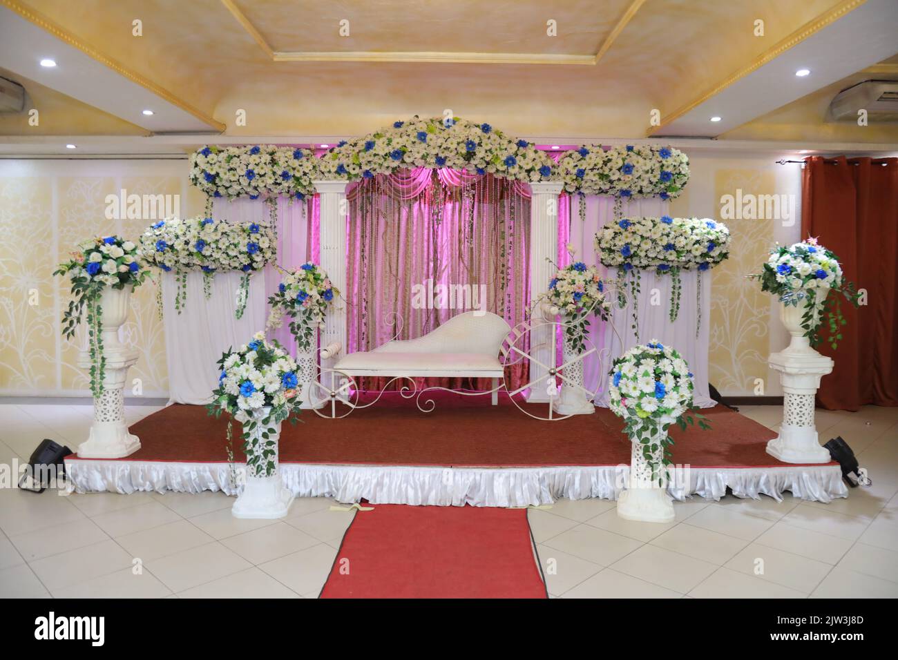 sri lankan poruwa ceremony Stock Photo - Alamy