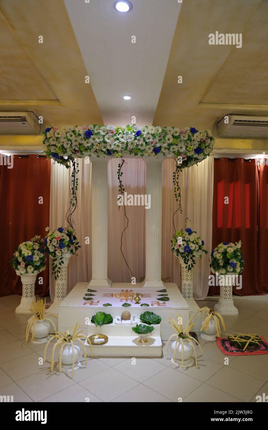 sri lankan poruwa ceremony Stock Photo - Alamy