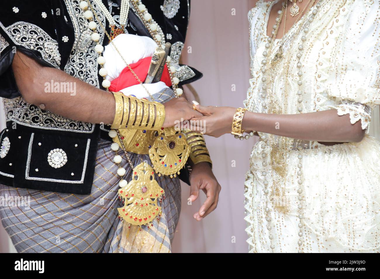 sri lankan poruwa ceremony Stock Photo - Alamy