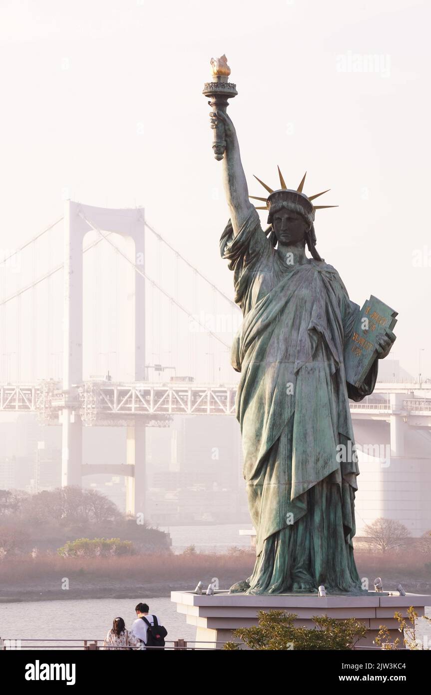 Odaiba's Statue of Liberty and Rainbow Bridge Stock Photo - Alamy