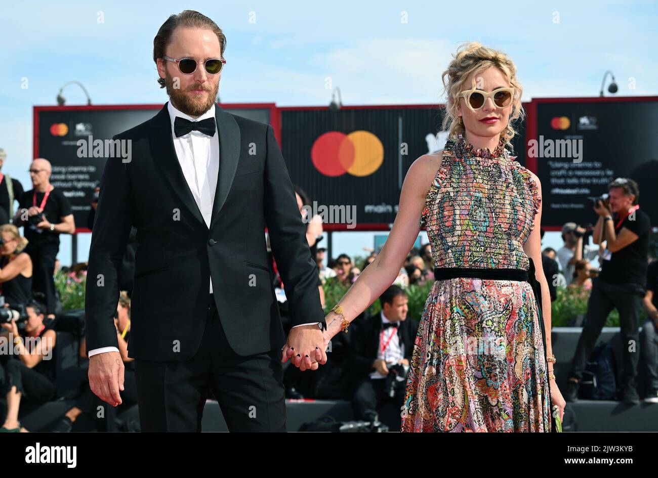 September 3, 2022, VENICE: US actor Josh Close (L) and his wife US ...