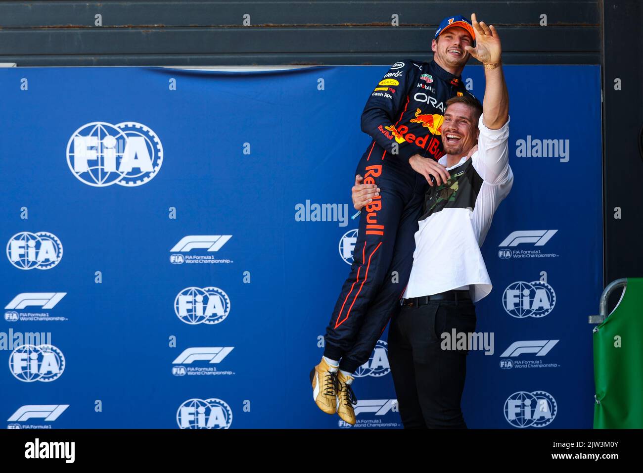 VERSTAPPEN Max (ned), Red Bull Racing RB18, Verhoeven Rico (nld), kick ...