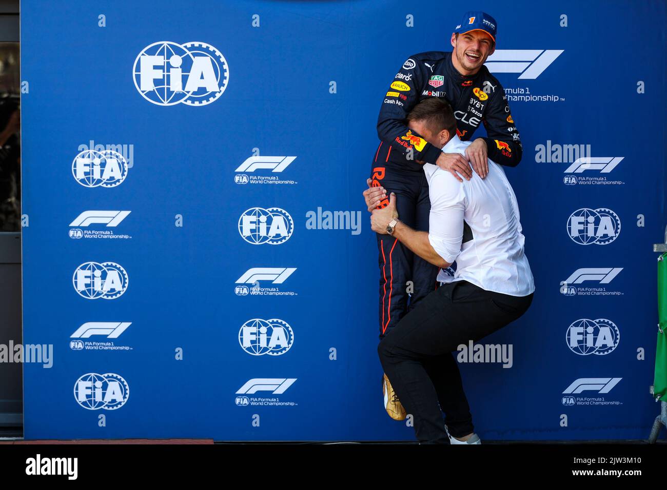 VERSTAPPEN Max (ned), Red Bull Racing RB18, Verhoeven Rico (nld), kick ...