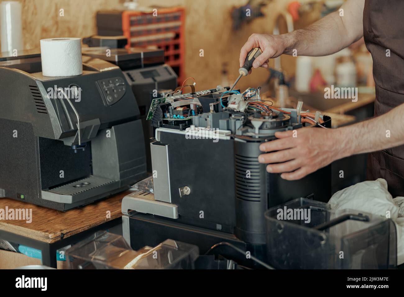 Man fixing coffee machine hi-res stock photography and images - Alamy