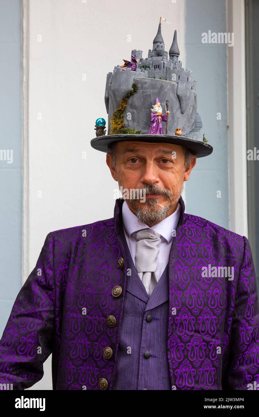 Hogwarts castle hat hi-res stock photography and images - Alamy