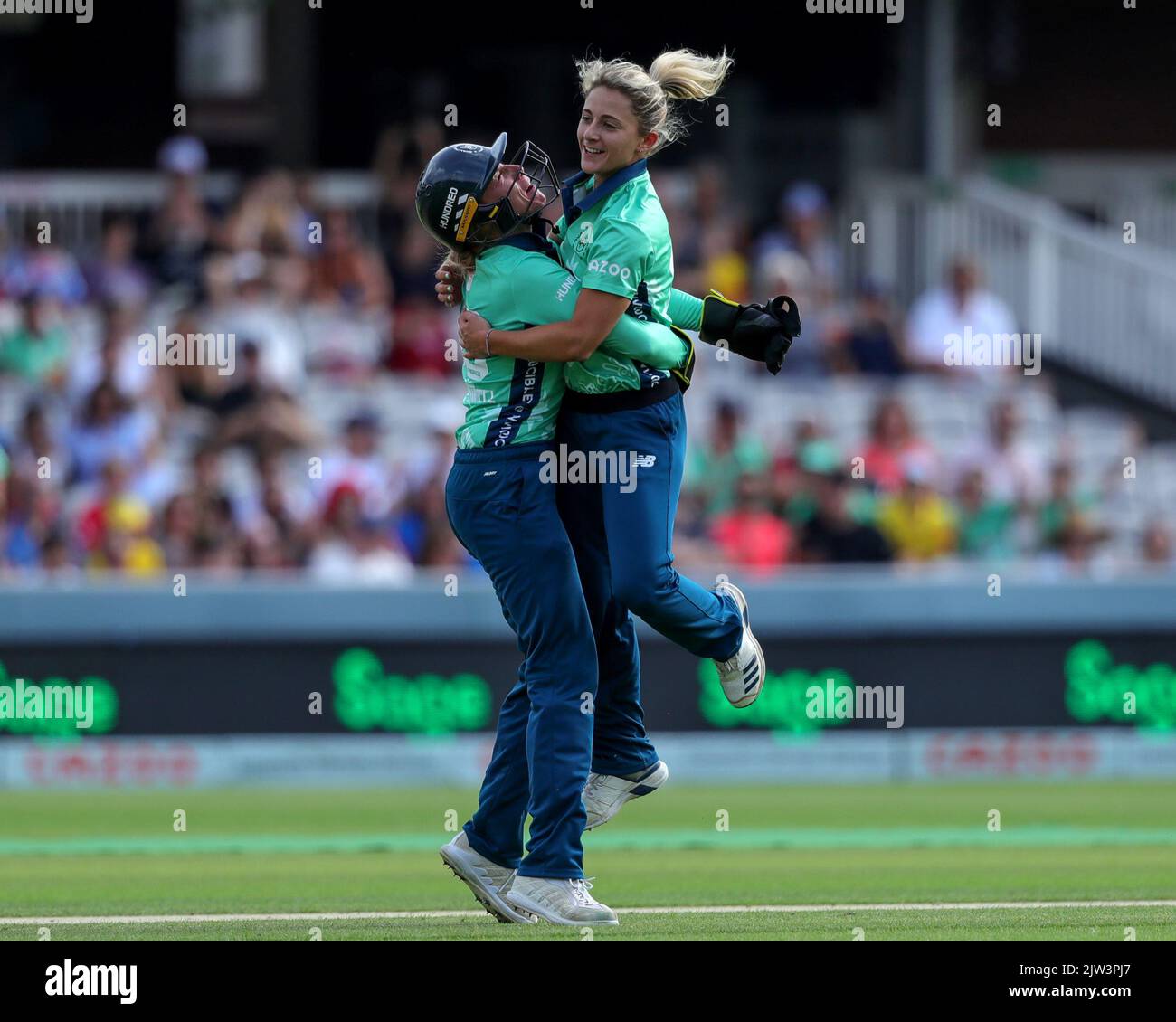 London, UK. 03rd Sep, 2022. Oval Invinciples' Eva Gray celebrates after ...