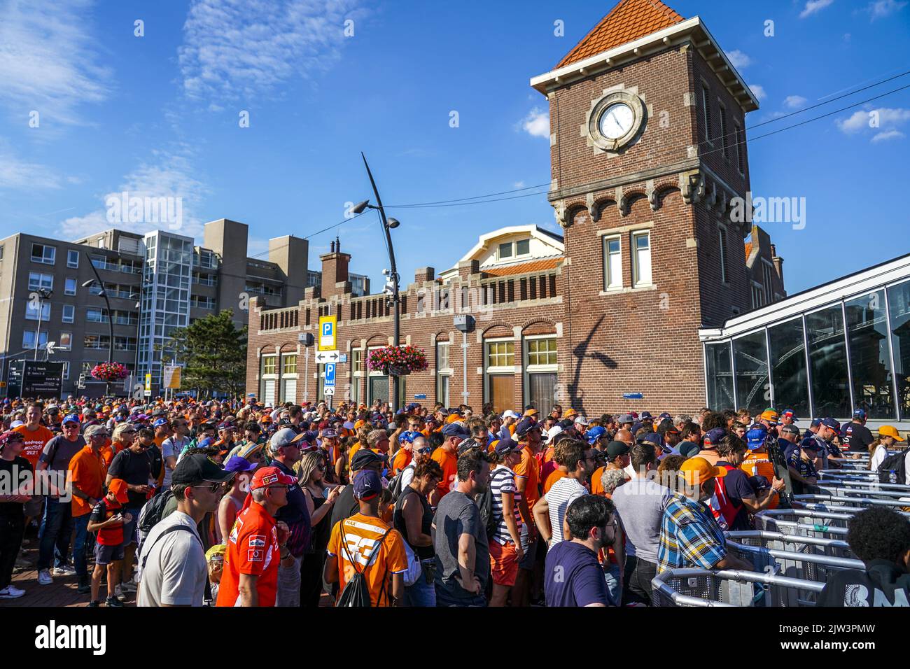 2022-09-03 16:55:38 ZANDVOORT - Visitors at Zandvoort station where the ...