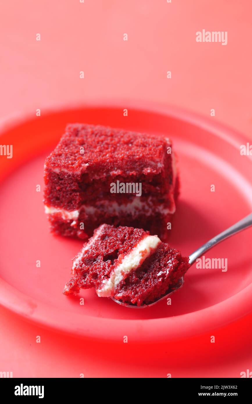 Red velvet cake in plate hi-res stock photography and images - Alamy