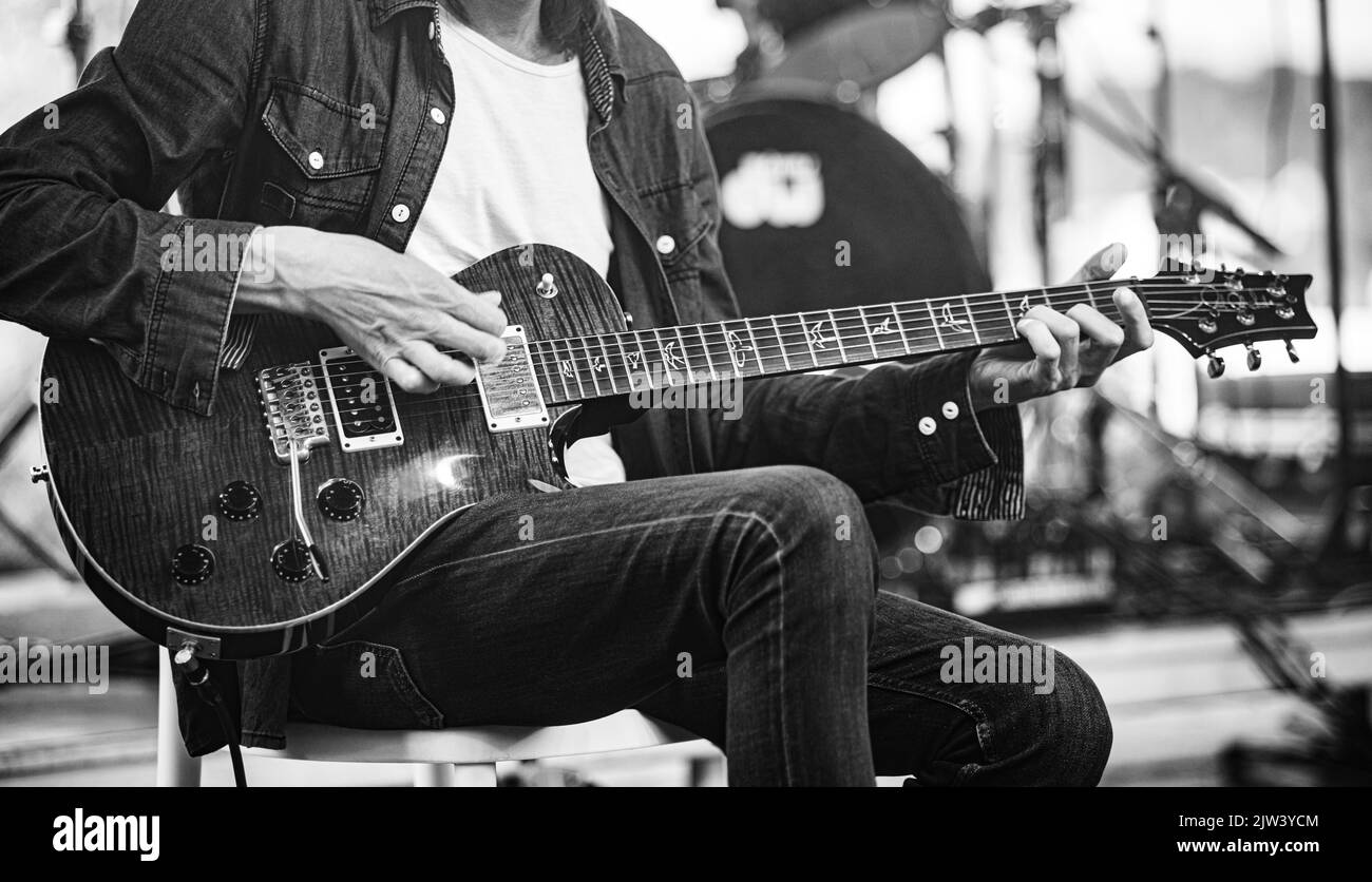 Electro concert Black and White Stock Photos & Images - Alamy