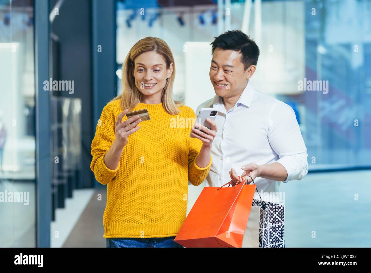 Bank fashion clothes shop hi-res stock photography and images - Alamy