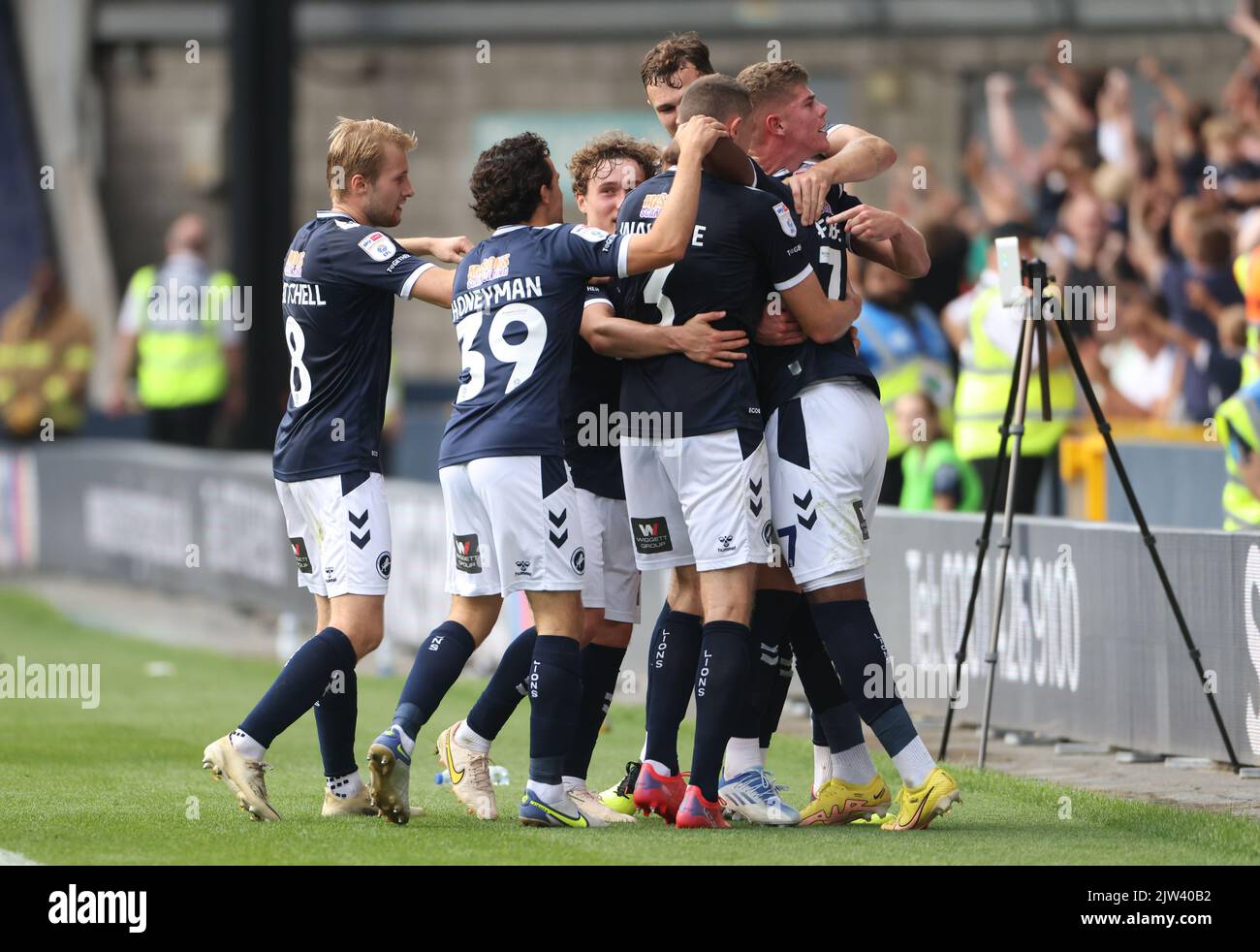 Millwall players celebrate 2022 hi-res stock photography and images - Alamy