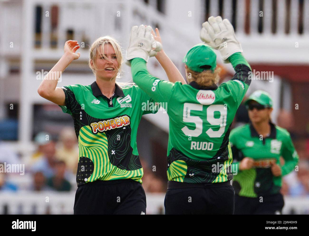 Lauren bell cricket hi-res stock photography and images - Alamy