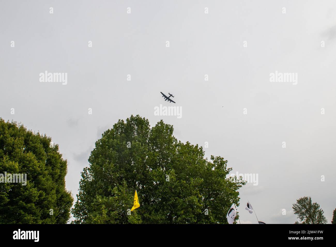 Lancaster bomber flypast hi-res stock photography and images - Alamy