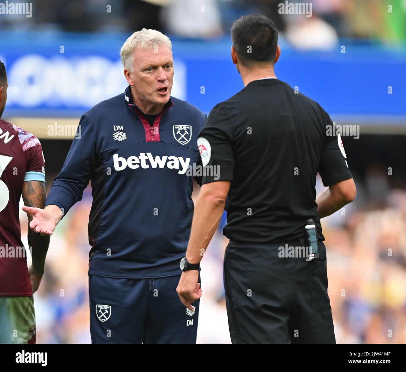 Andy madley referee 2022 hi-res stock photography and images - Alamy