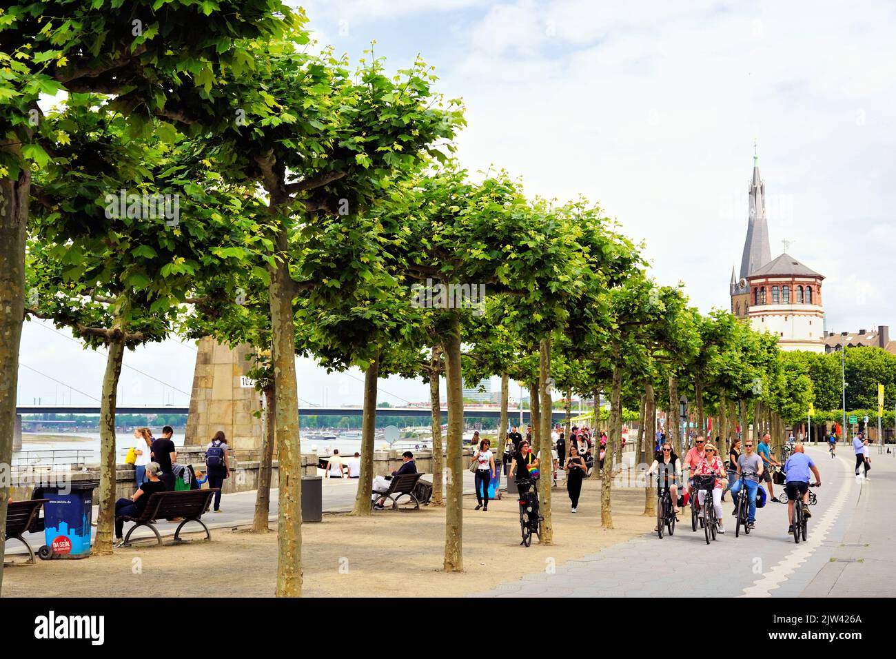 Bank promenade hi-res stock photography and images - Alamy