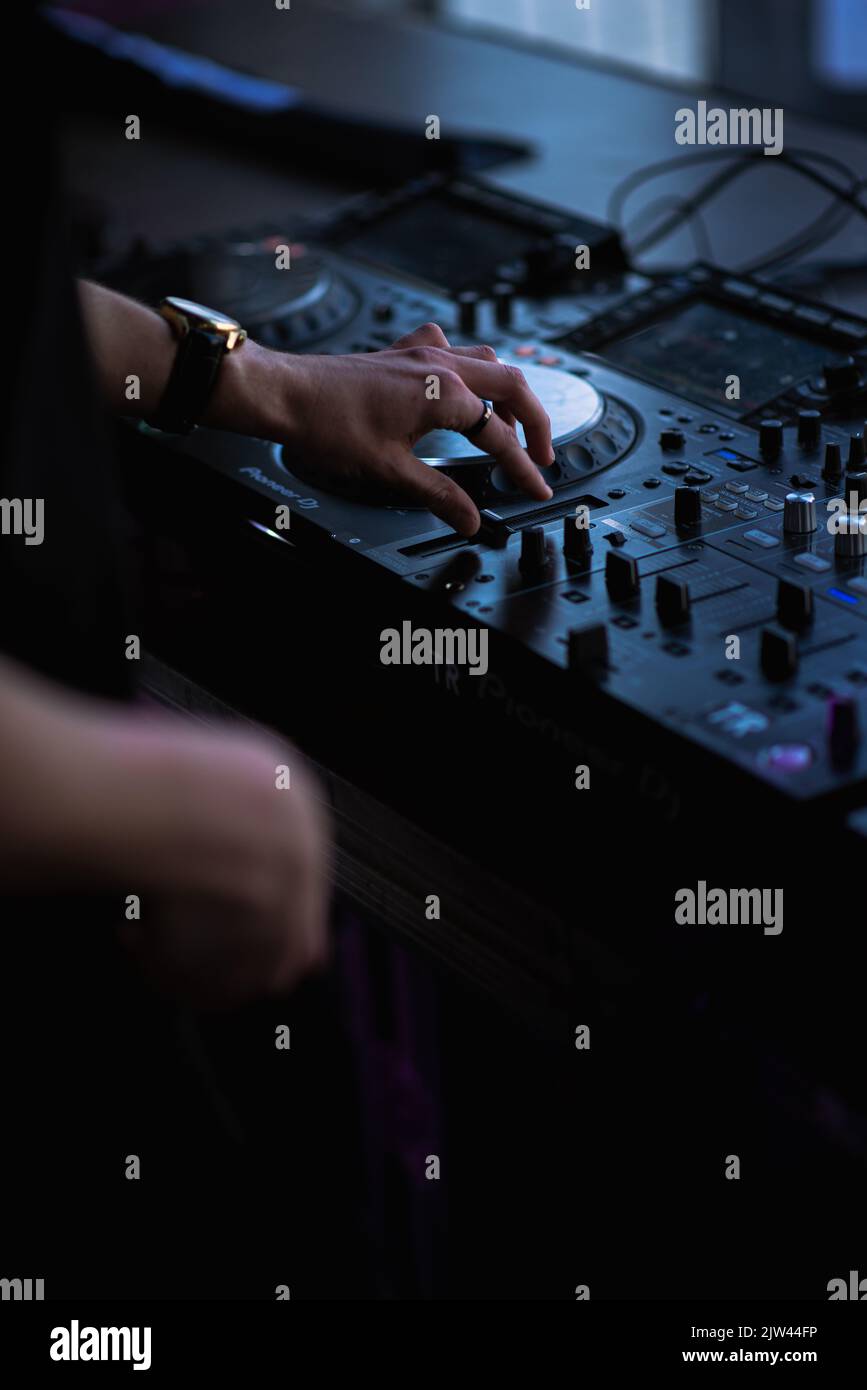 Edm turntable hi-res stock photography and images - Alamy
