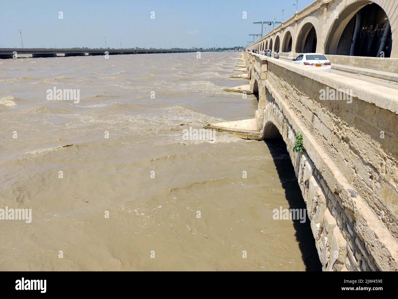 Water level increases while high grade flood water reaches at Sukkur ...