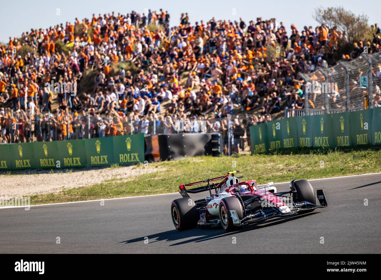 24 ZHOU Guanyu (chi), Alfa Romeo F1 Team ORLEN C42, action crowd, foule ...