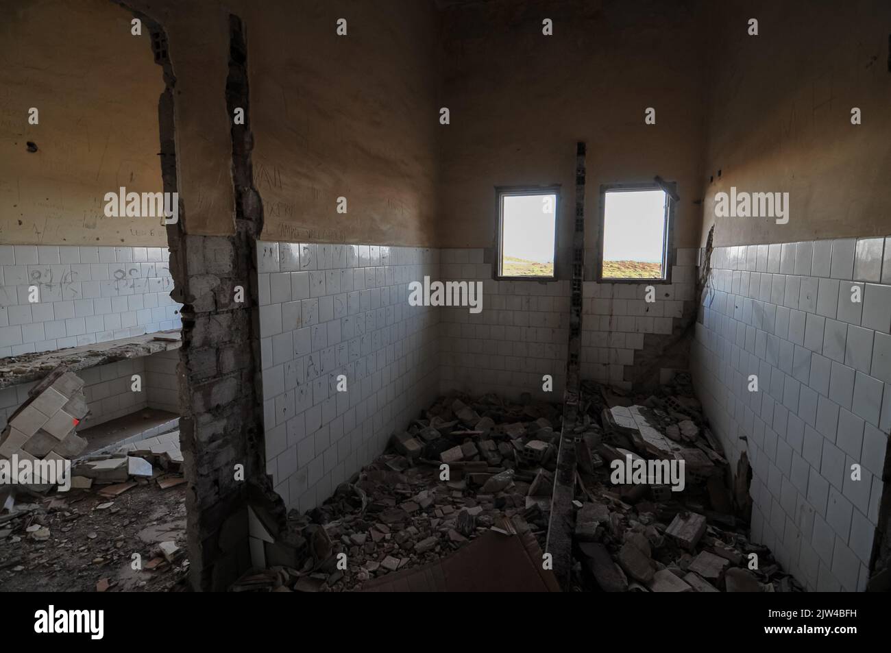 Interior of damaged building hi-res stock photography and images - Alamy