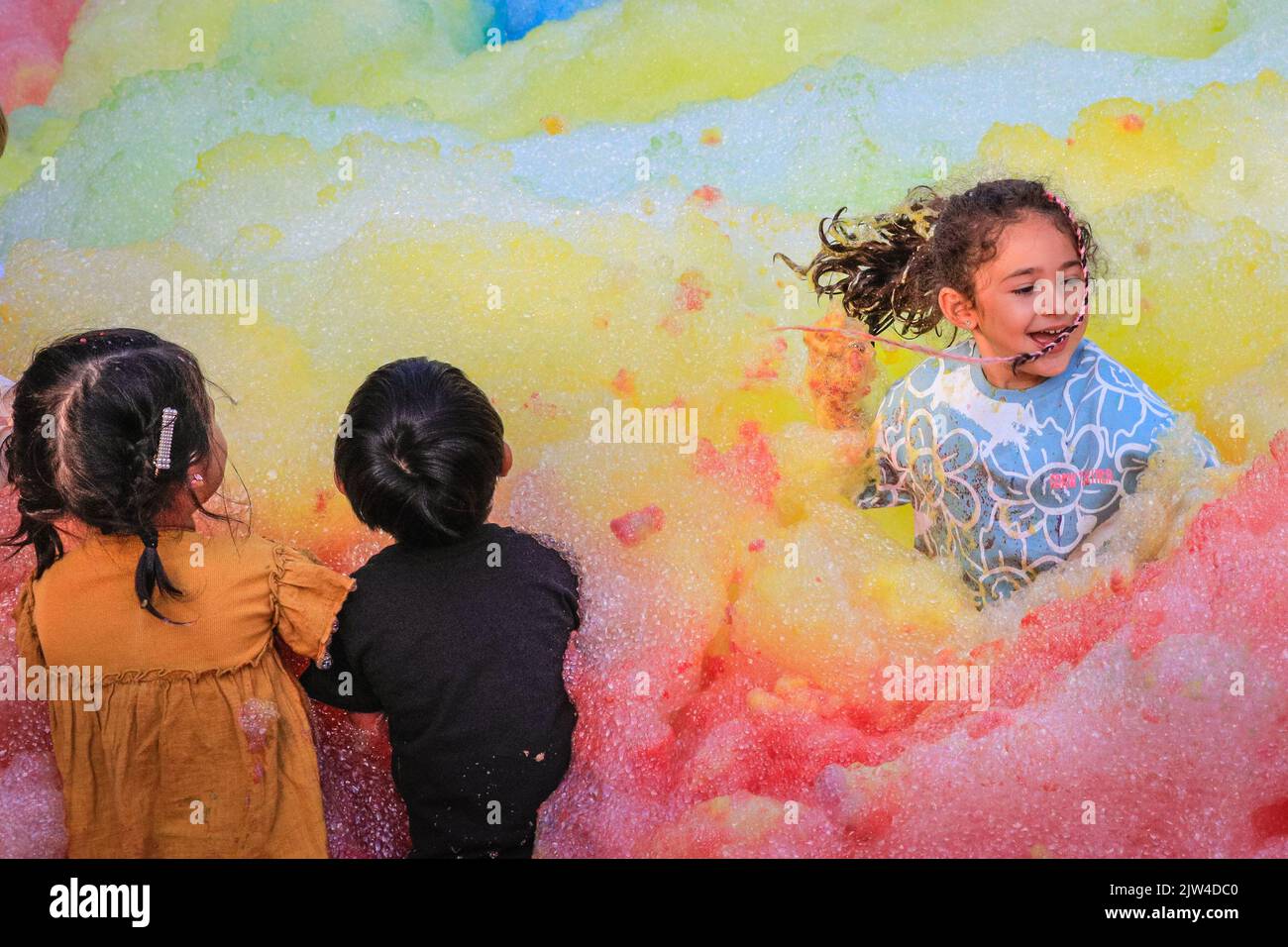 London, UK. 03rd Aug, 2022. Children have fun in the foam. People ...