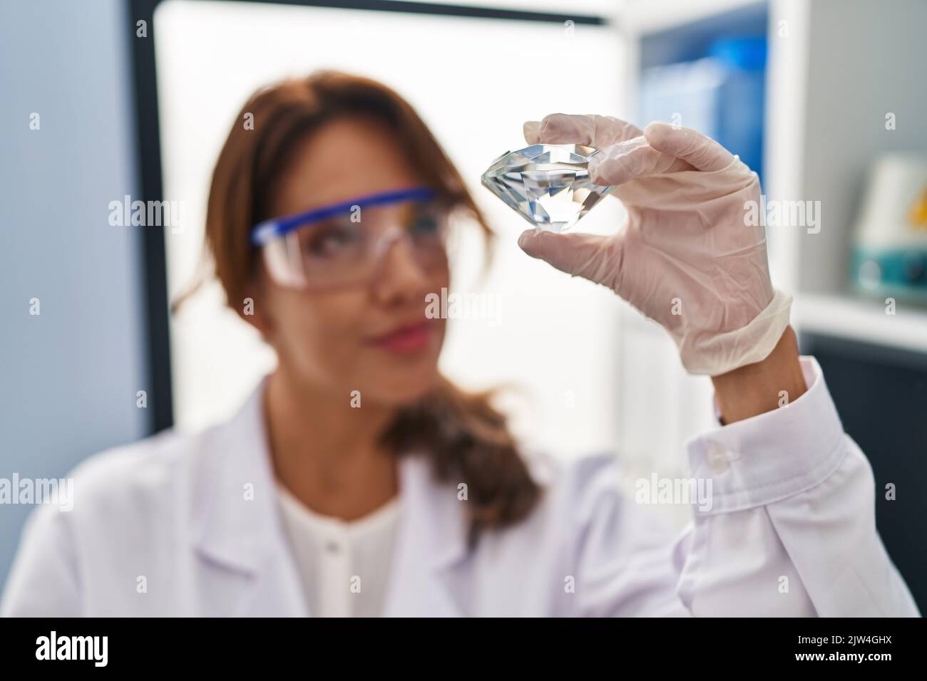 Female scientist microscope gem hi-res stock photography and images - Alamy