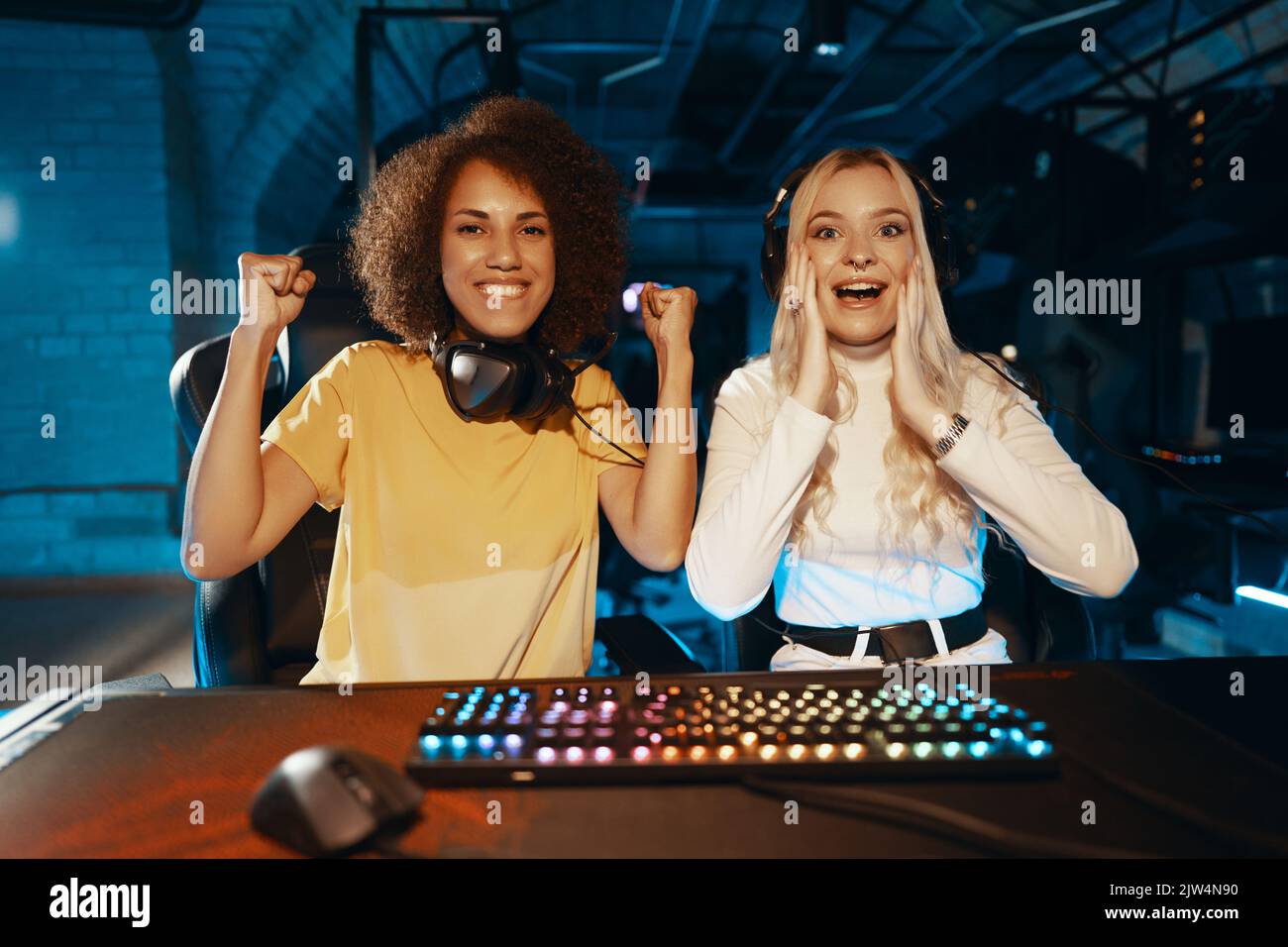 Esports tournament win hi-res stock photography and images - Alamy